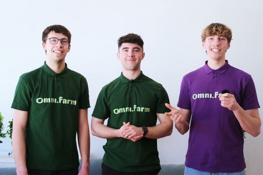 Fully automatic vertical farm enables vegetable growing in the smallest ...