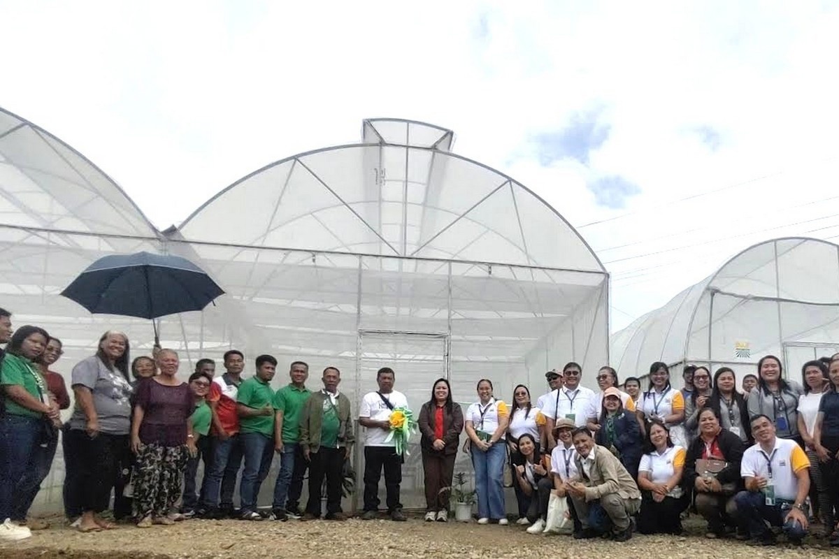 Philippines: DAR turns over ₱3.4 million to aid in high-value growing