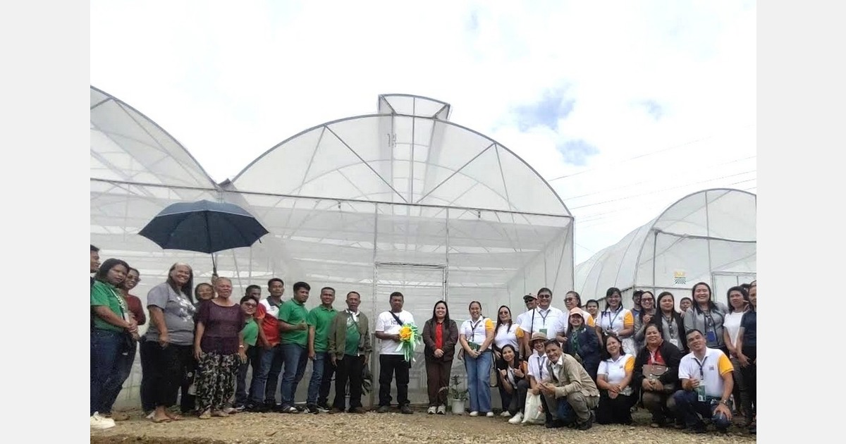 Philippines: DAR turns over ₱3.4 million to aid in high-value growing